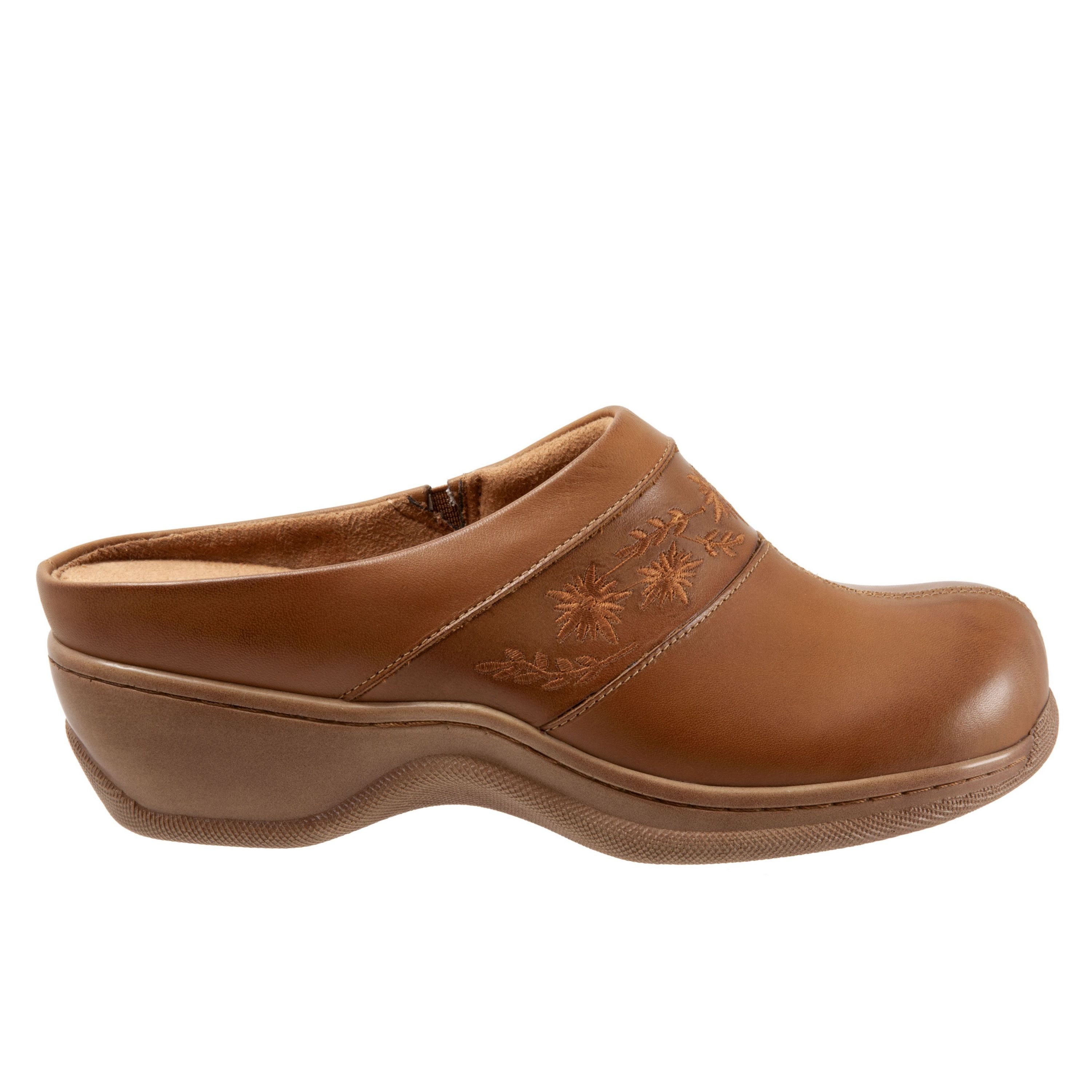 Softwalk Aurora Clogs | Belk