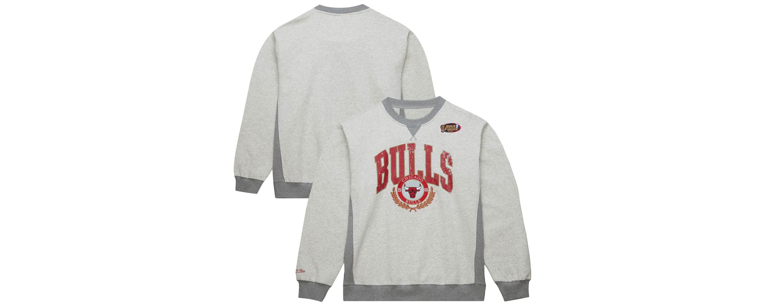 Mitchell & Ness NBA Chicago Bulls Vintage Logo Pullover Sweatshirt | Belk