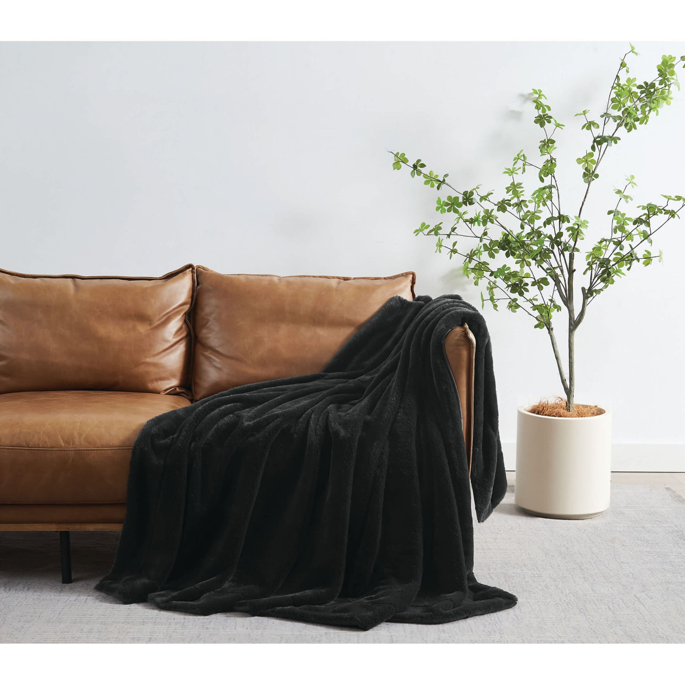 Royal Velvet Royal Velvet Luxe Faux Rabbit Fur Ivory 60x70 Throw in ...