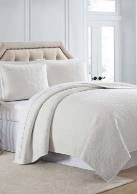 Shop Bedspreads & Bedspread Sets: King, Queen, Full & More | belk