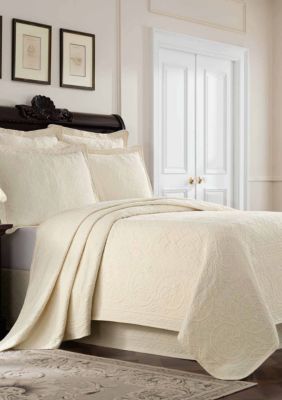 Shop Bedspreads & Bedspread Sets: King, Queen, Full & More | belk