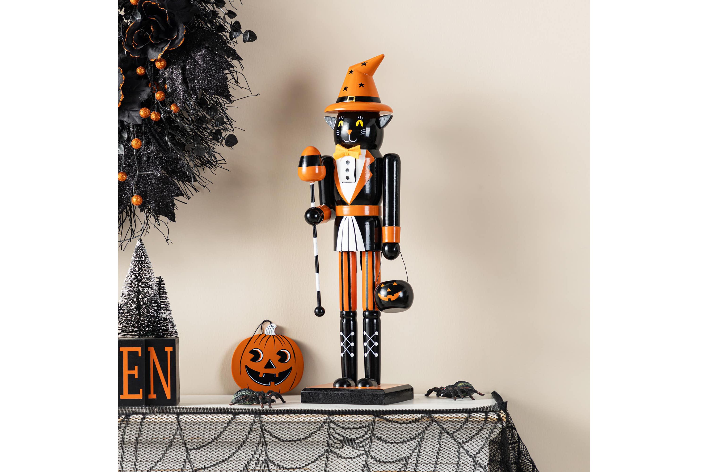 Glitzhome 18.50"H Halloween Wood Black Cat Nutcracker w/Pumpkin ...